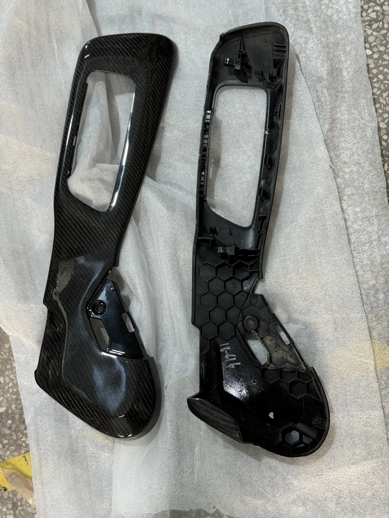 Накладки на сиденья из настоящего карбона для BMW 3/4 G20/G26 X3 G01/G02/X3M F97