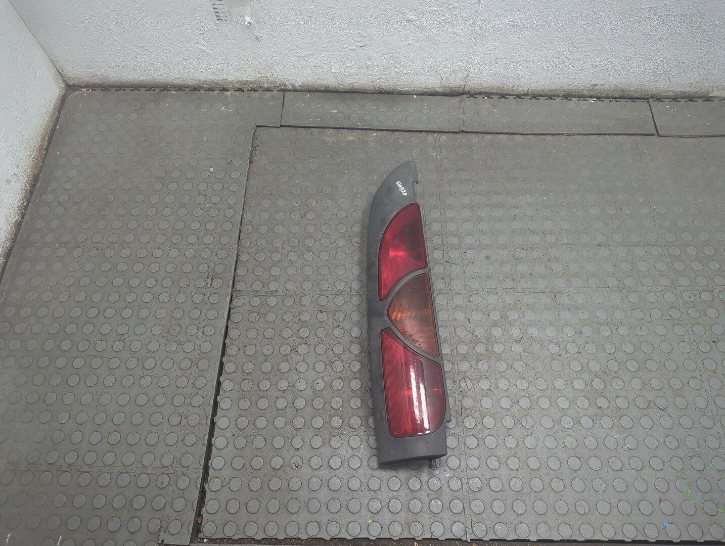 Фонарь (задний) левый Renault Kangoo Б/У