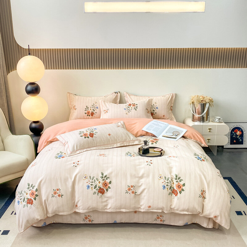 Осенне-зимний четырехпредметный комплект простого утепленного постельного белья из полиэстера и хлопка с принтованными простынями и пододеяльником от Nantong Home Textiles.