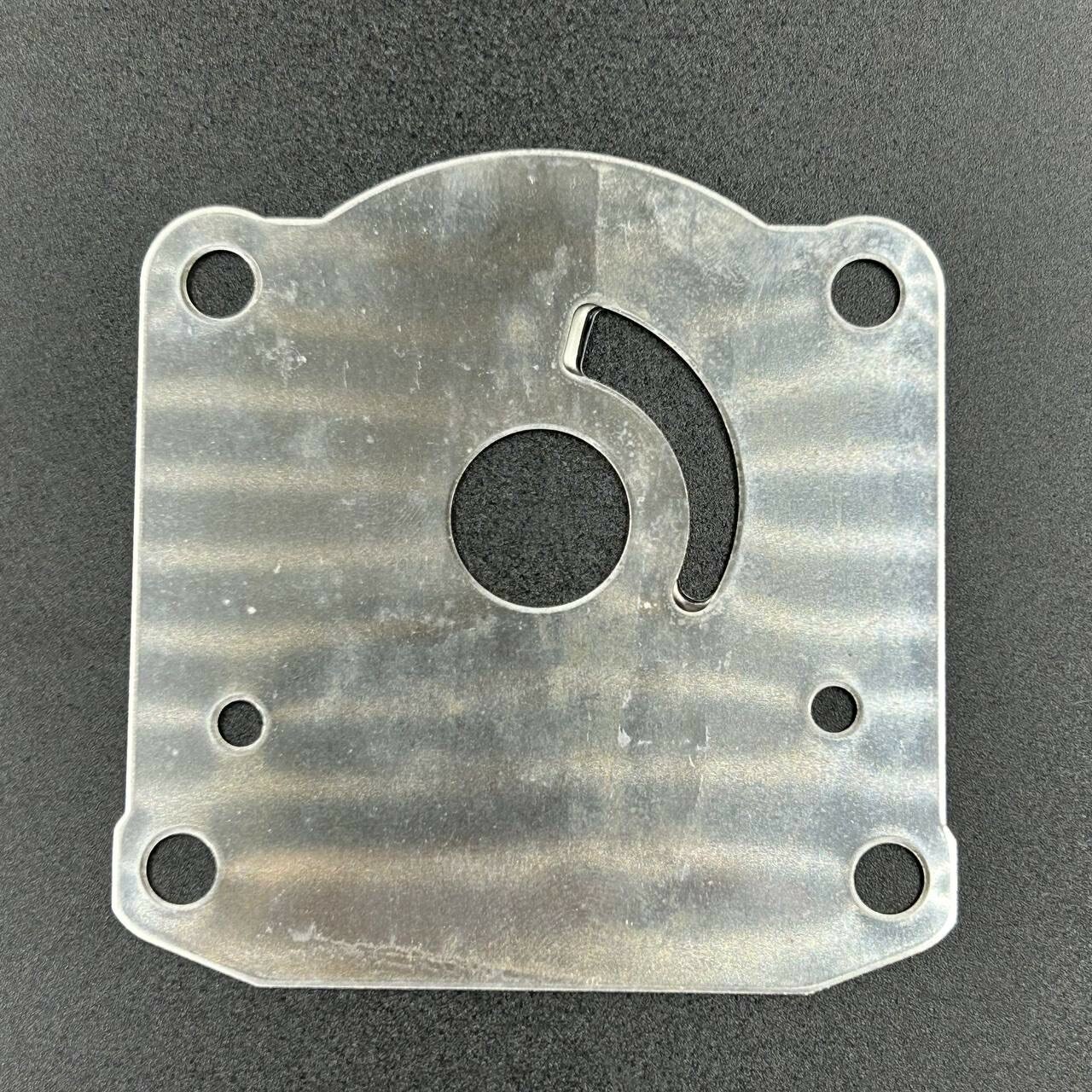 Пластина помпы охлаждения Yamaha 25-30, F20-25 (Производитель KACAWA)