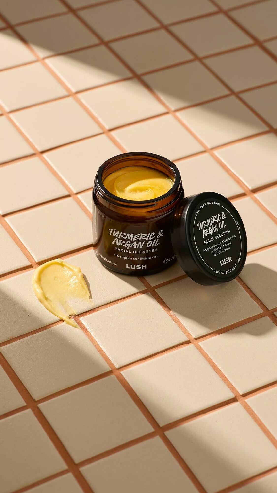 LUSH Очищающее средство для лица Turmeric And Argan Cleanser 60г