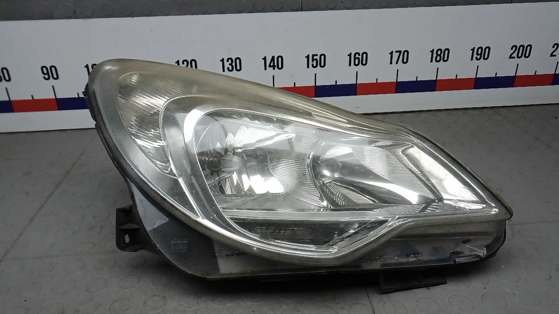 Фара правая OPEL CORSA D