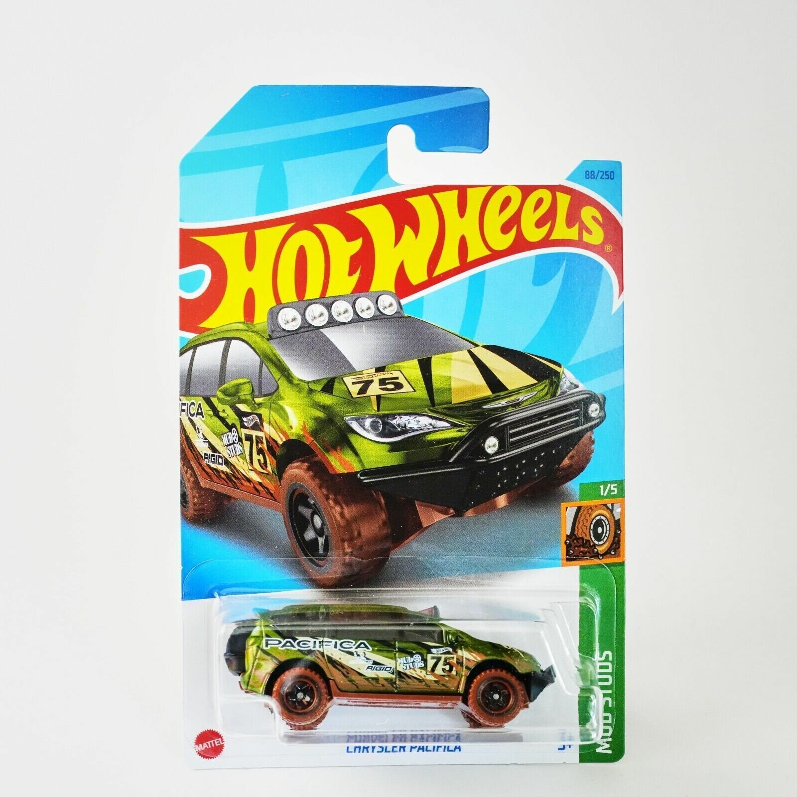 Машинка базовая Hot Wheels Chrysler Pacifica зеленый с брызгами грязи