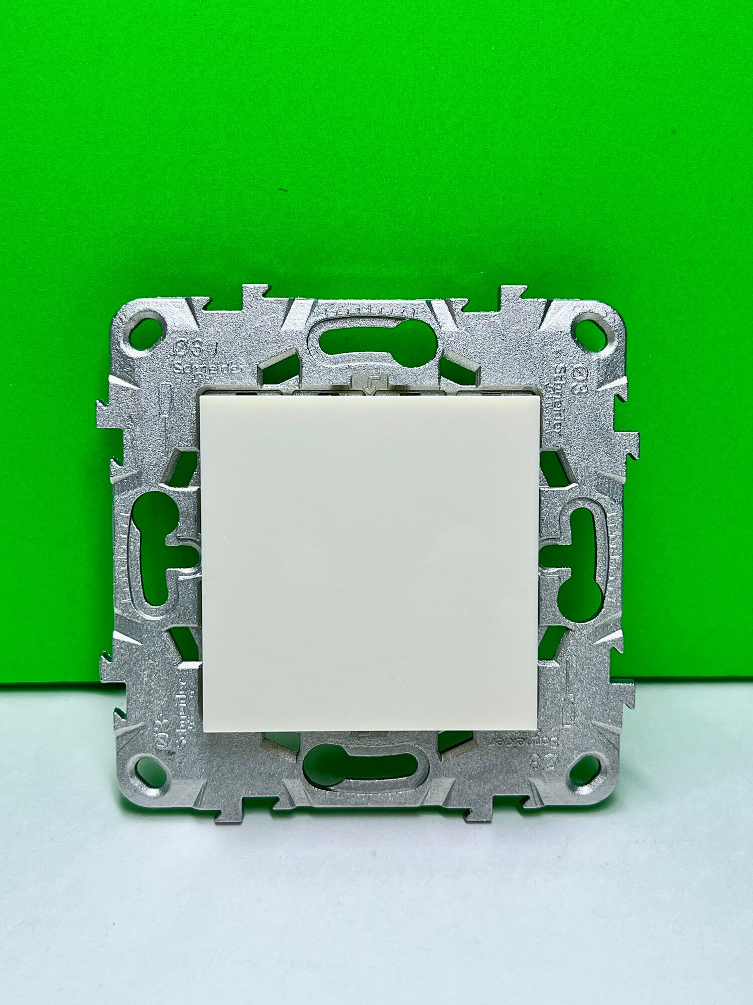 Заглушка 45x45 Unica New, бежевый Schneider Electric NU586644