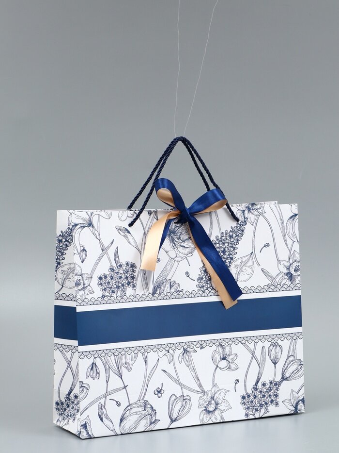 Пакет подарочный ламинированный «Цветы», мрамор, с бантом, 35×30×10 см