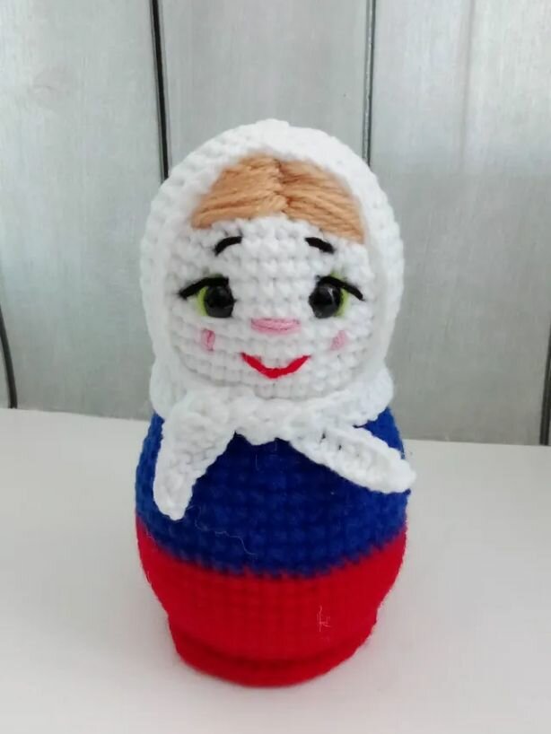 Вязаный сувенир Матрёшка. Ручная работа.14см