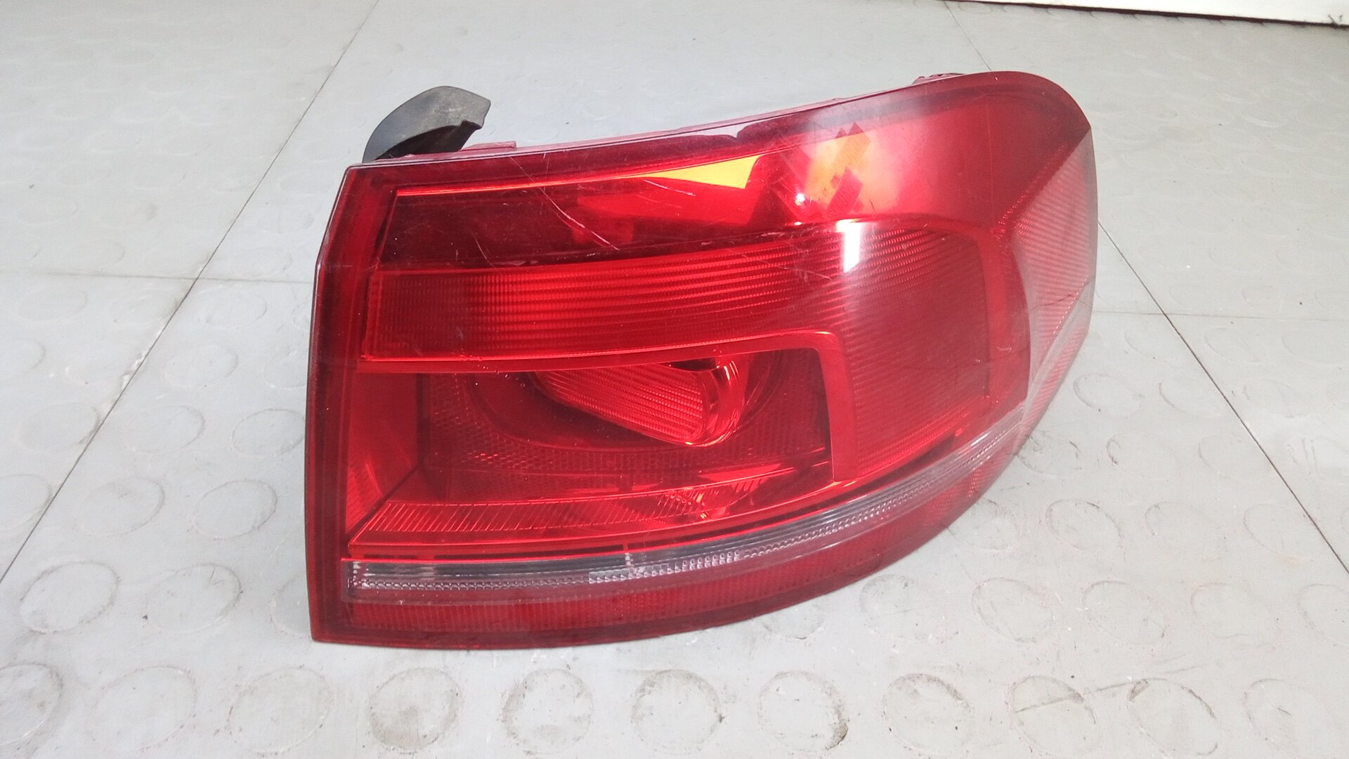Фонарь задний правый VOLKSWAGEN PASSAT B7, Номер 3AF945096E