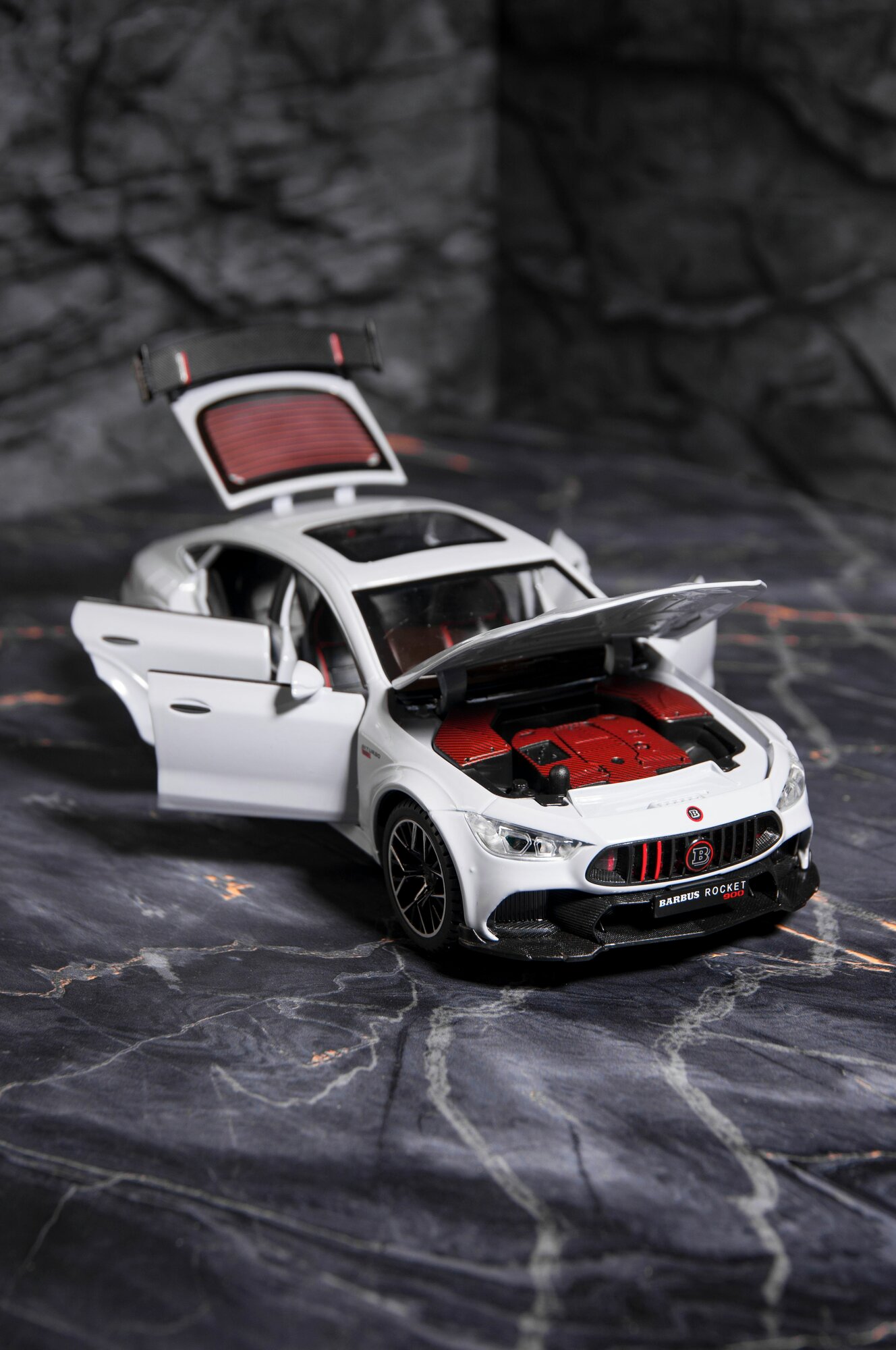 Машинка Mercedes-Benz AMG GT63S Coupe BRABUS, длина 21 см.