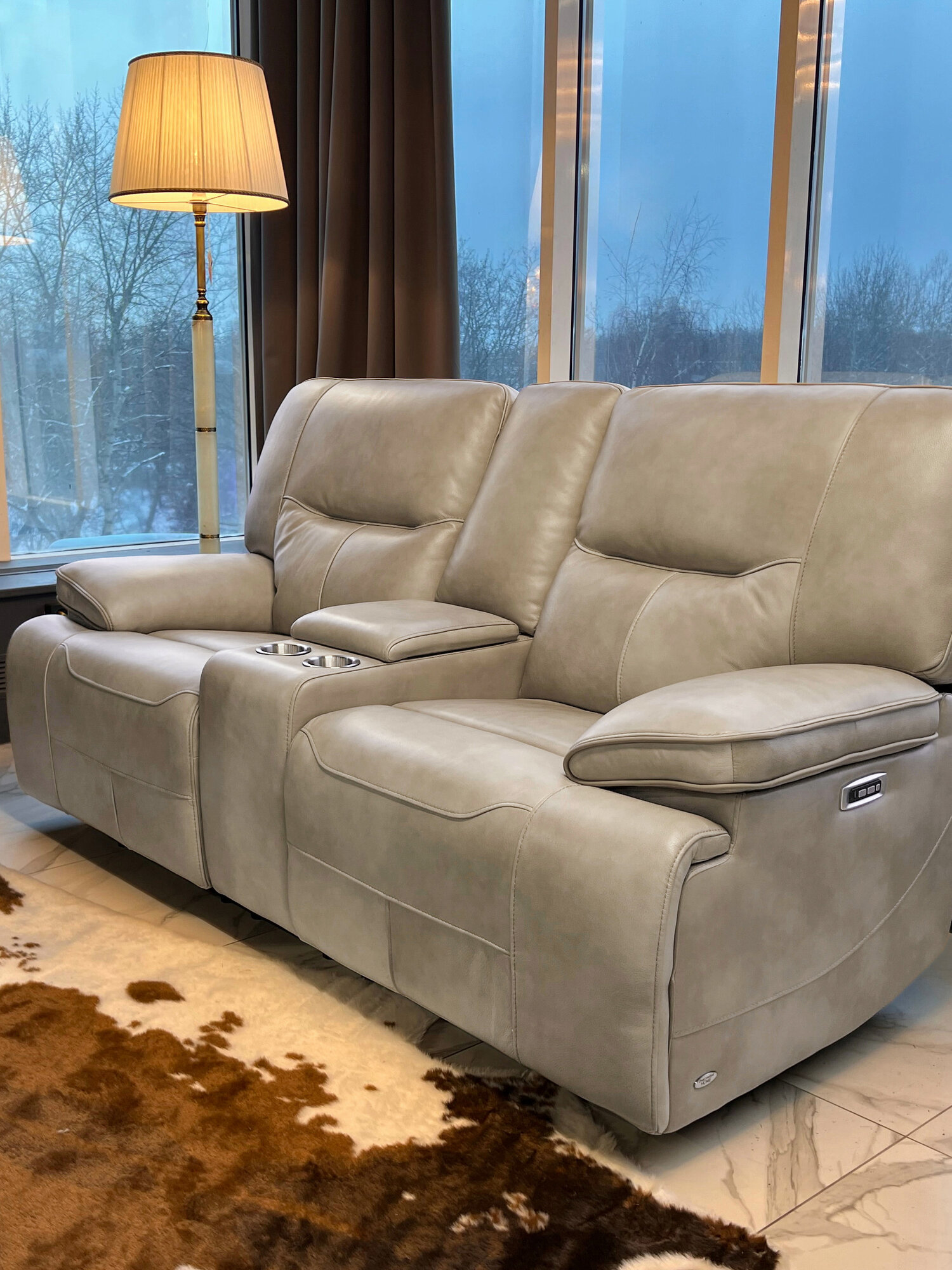 Диван мягкий, натуральная кожа, электрический реклайнер с баром