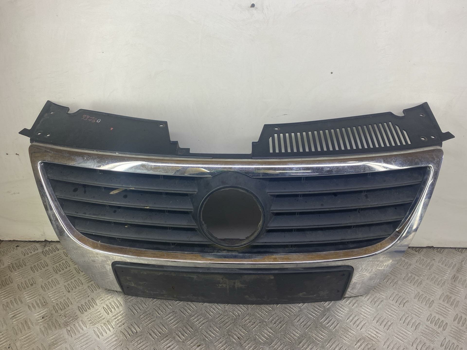 Решетка радиатора Volkswagen Passat B6 2009 3C0853651B
