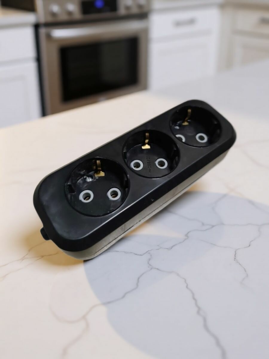 Колодка 3 гнезда с заземлением черная