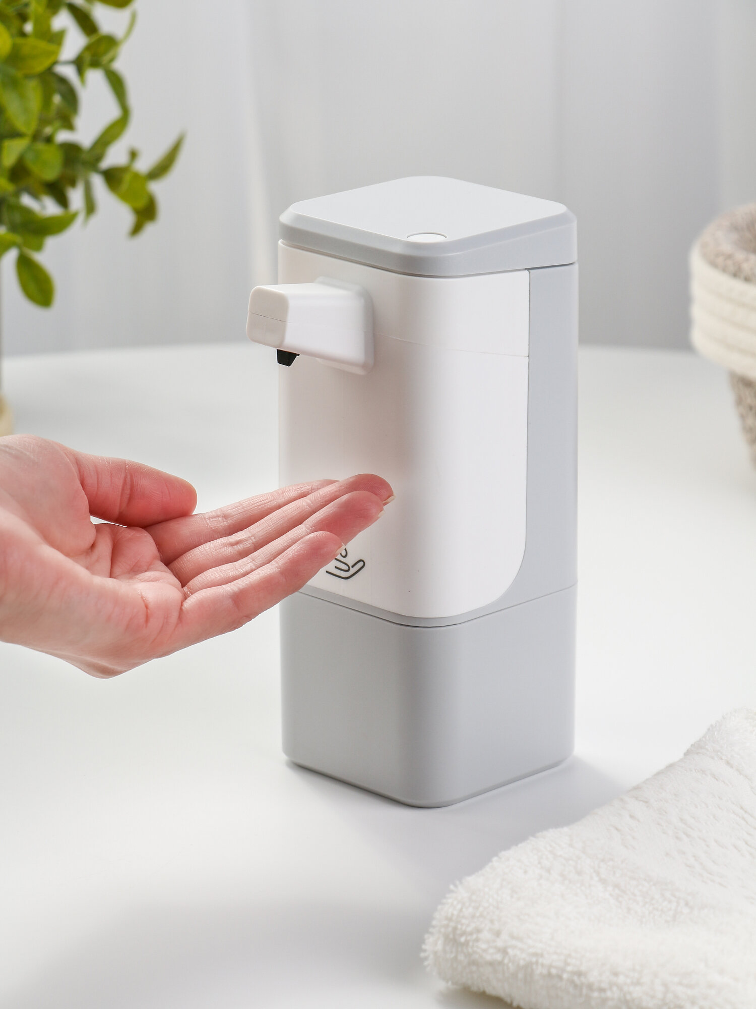 Сенсорный дозатор для жидкого мыла автоматический бесконтактный 600 мл белый пластик Y4-11253 в ванную и на кухню