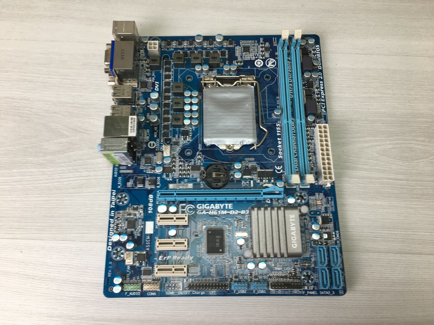 Материнская плата S-1155 GigaByte GA-H61M-D2-B3 REV,1.0 PCI-E/2xDDR3/SVGA/DVI-D/GbLAN/Sb/mATX без планки