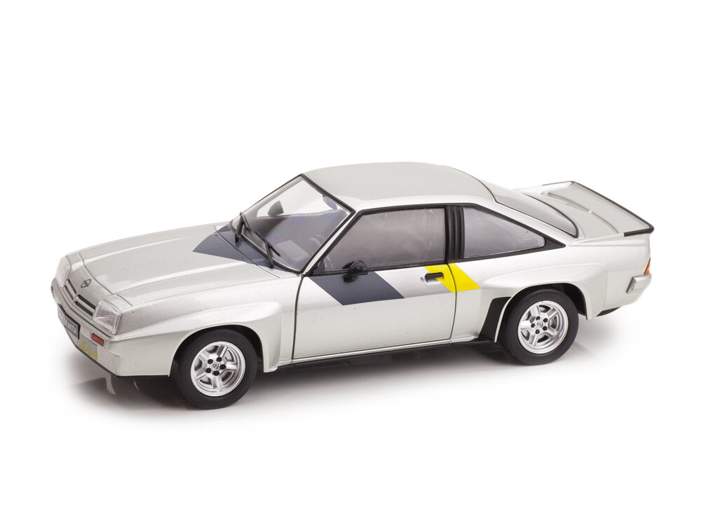 Модель коллекционная WHITEBOX Opel manta b 400 1981 silver