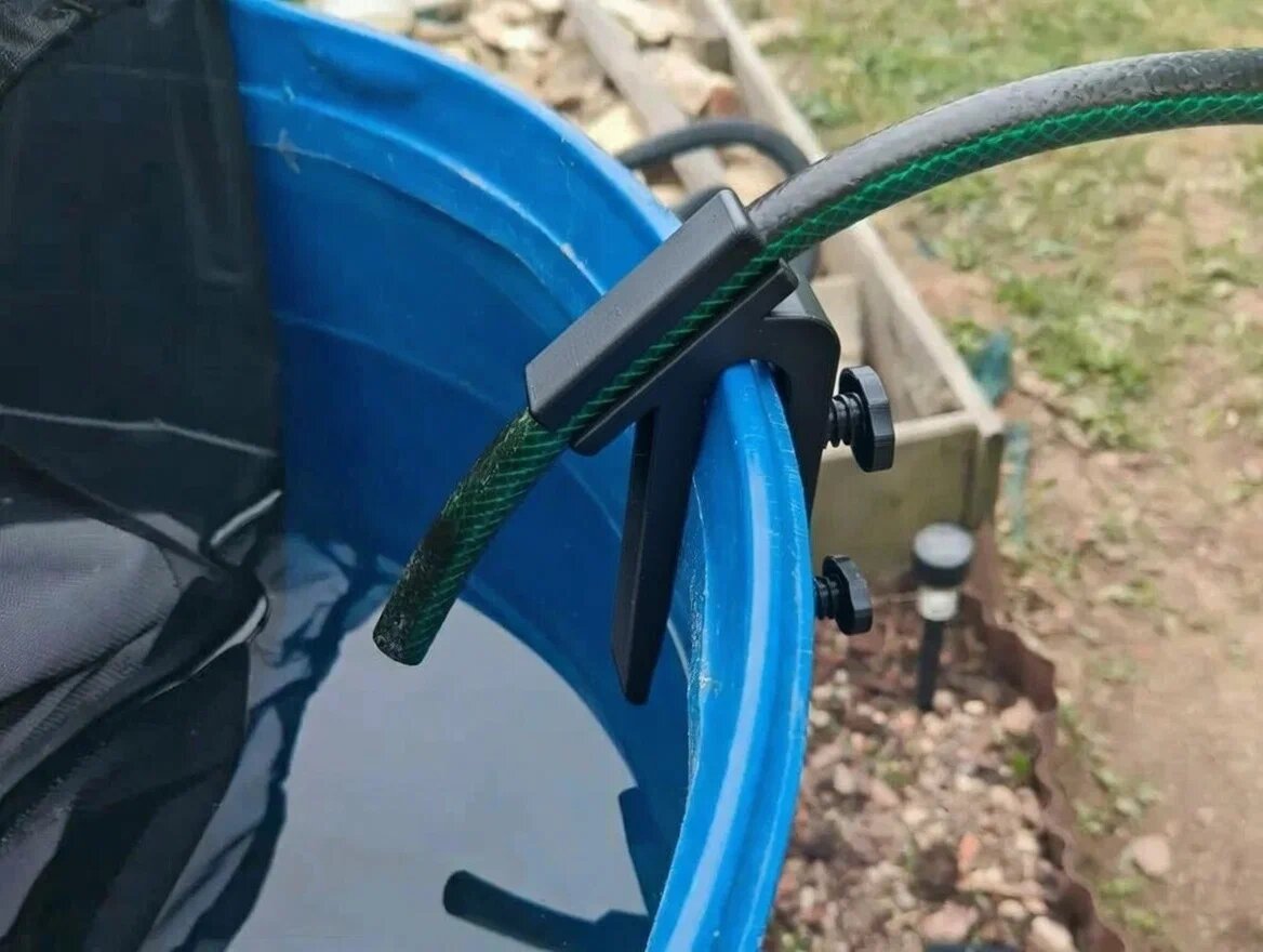 Держатель шланга для бочки