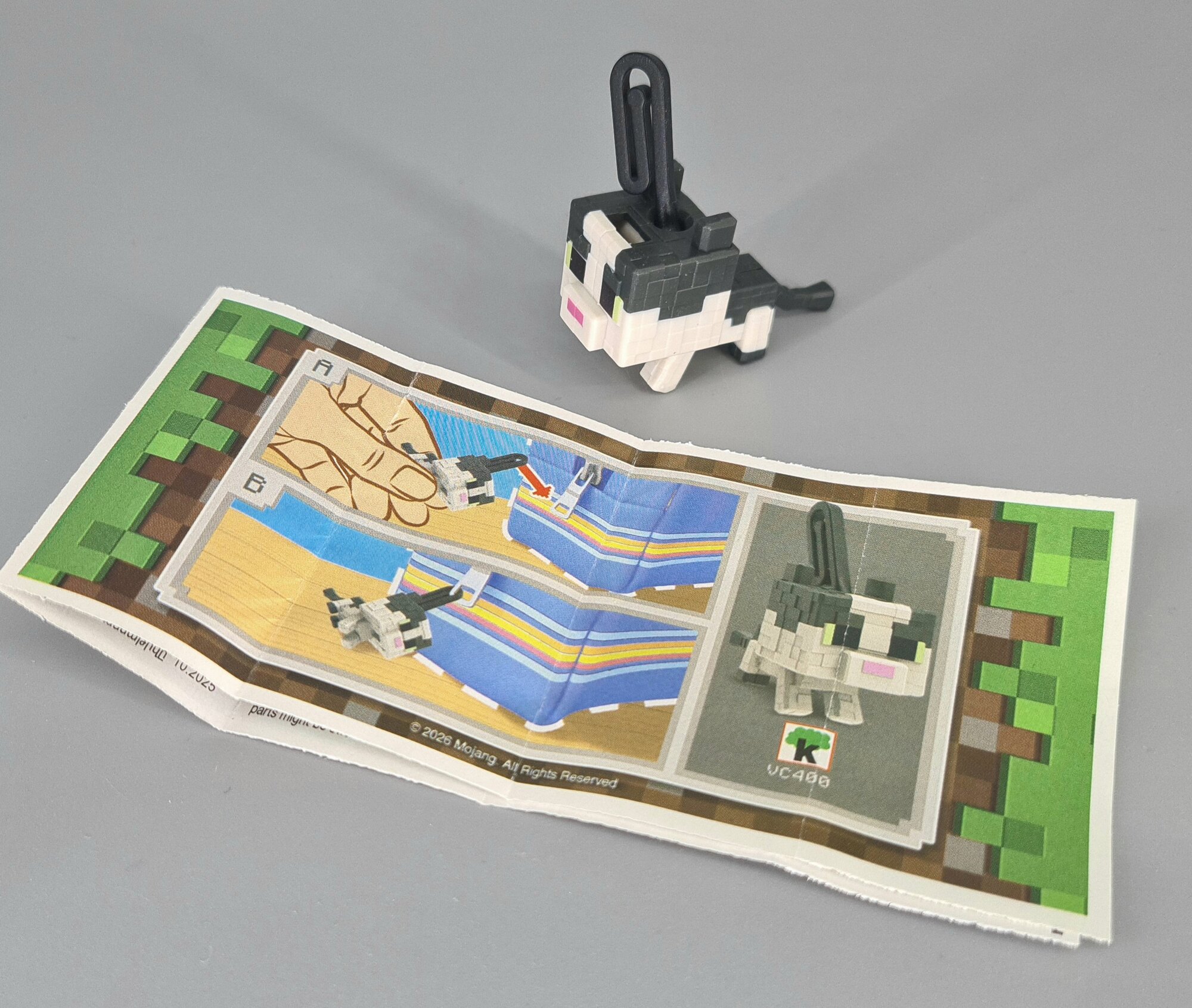Коллекционная фигурка Котик (VС400) из серии KINDER JOY MINECRAFT, 2026 г
