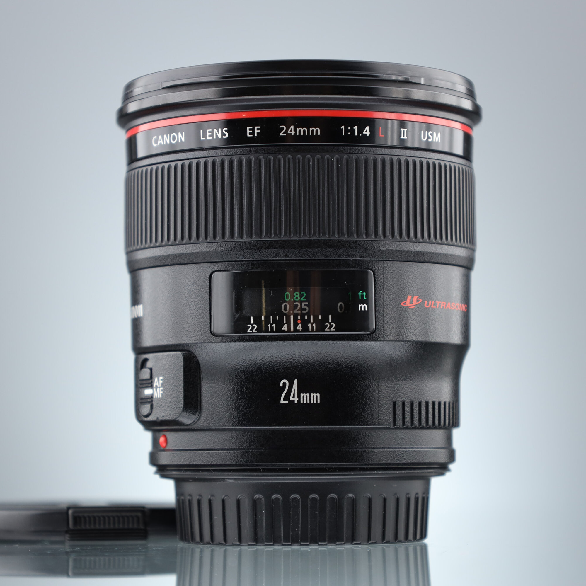 Объектив Canon EF 24mm f/1.4L II USM на полный кадр, светосильный, черный
