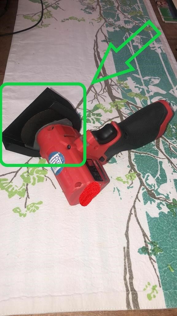 Защитная накладка УШМ Milwuakee M12FCOT