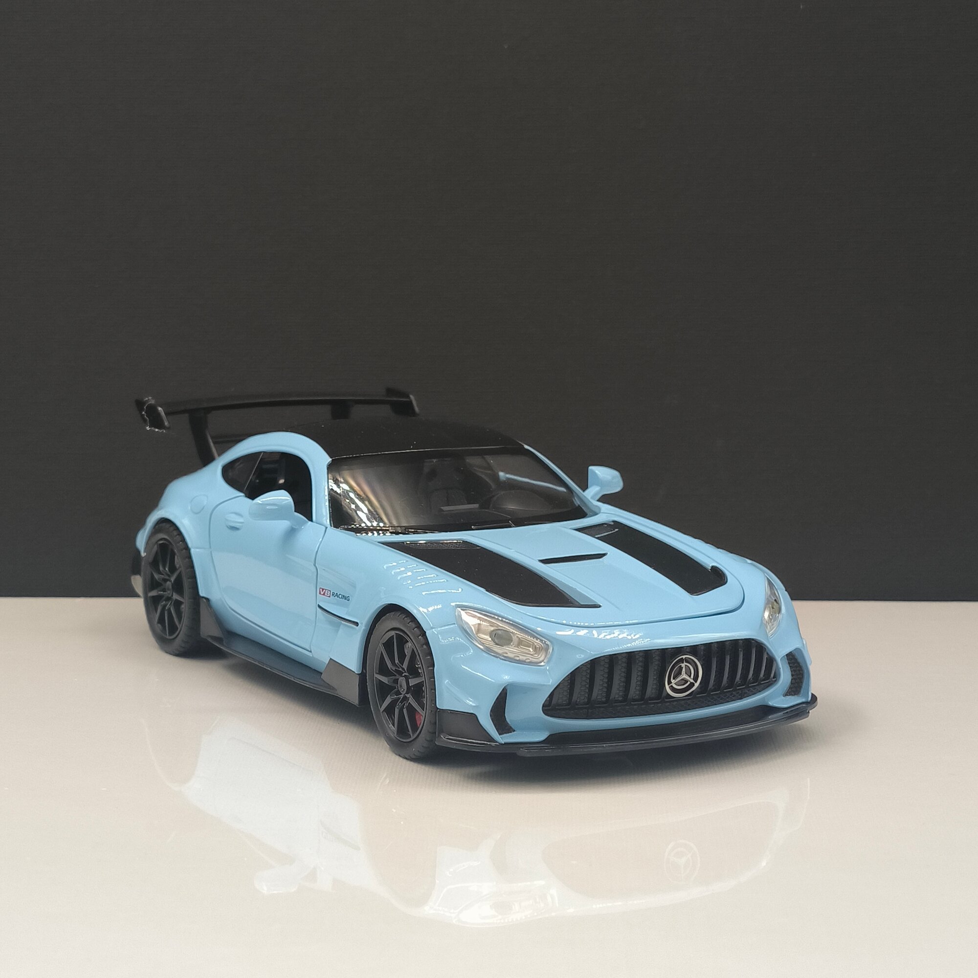 Металлическая машина Mercedes-Benz AMG GT-R с инерционным механизмом и свето-звуковым сопровождением. Масштаб 1:24
