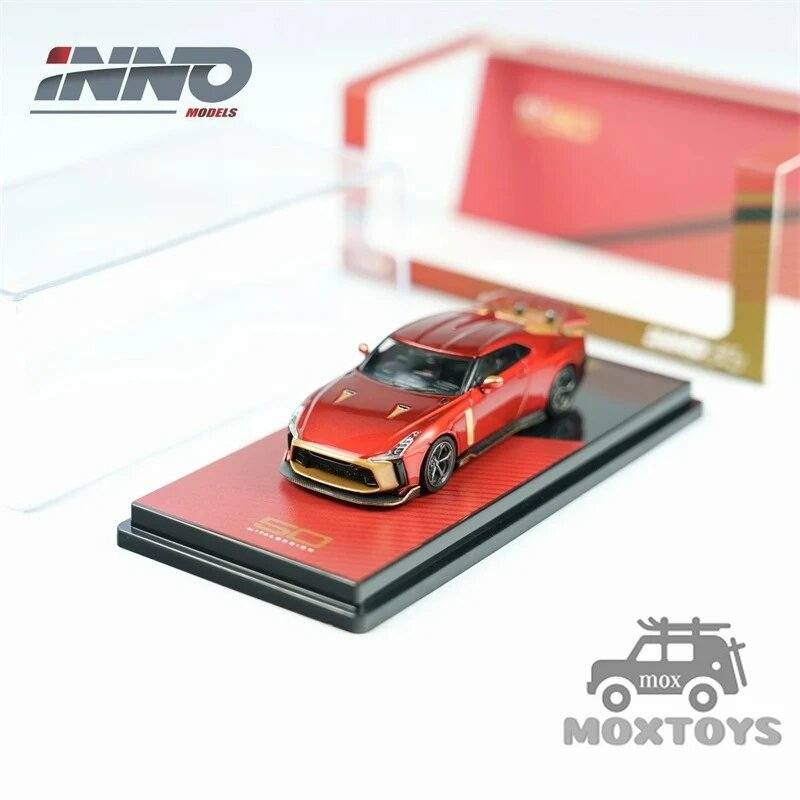 Модель автомобиля Bburago INNO 1:64 R50 красный