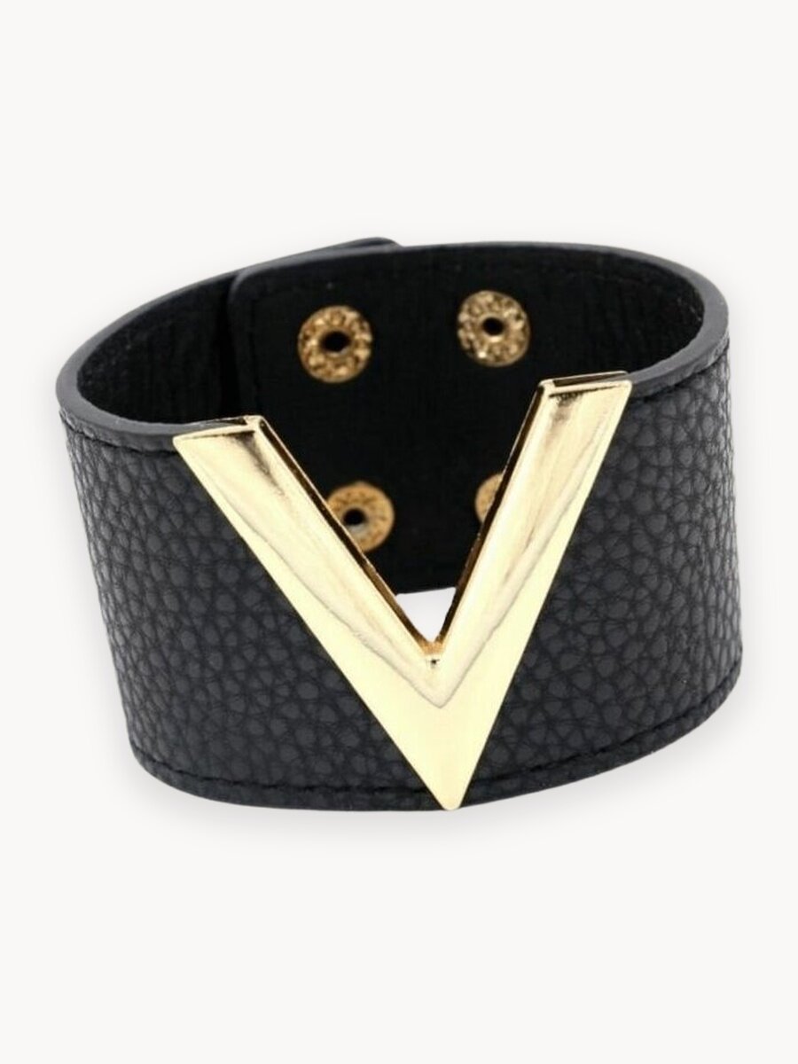 Жесткий браслет