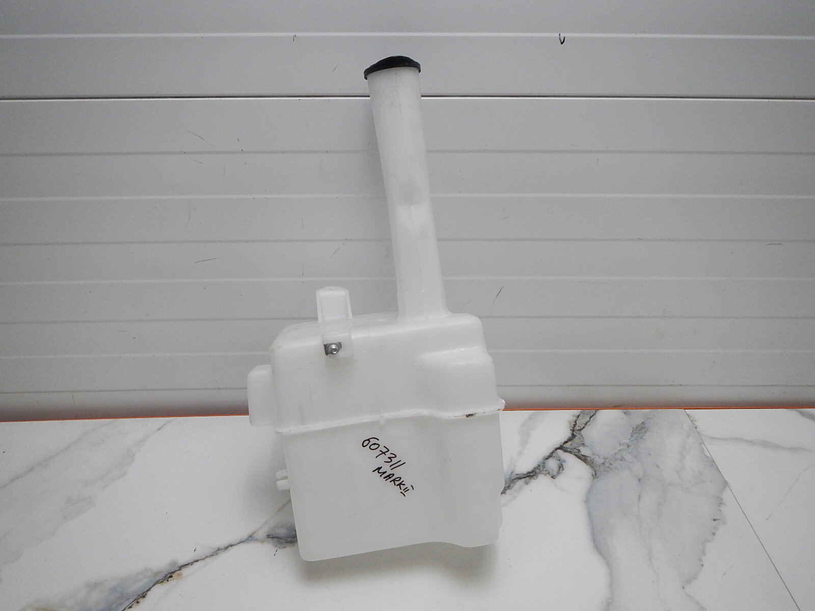 Б/У Бачок омывателя лобового стекла, Toyota (Тойота)-MARK-2 (88-90) TOYOTA MARK-2 (88-90) 97-01 Дубликат, новый. 607311 T...