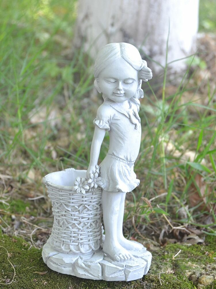 Статуэтка "Девочка с корзиной" (15 см)
