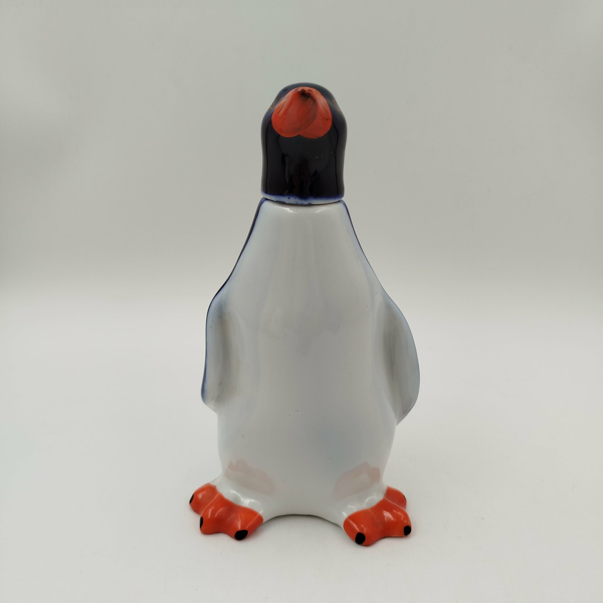 Штоф "Пингвин", скульптор Н. А. Кольцов, фарфор, кобальт, роспись