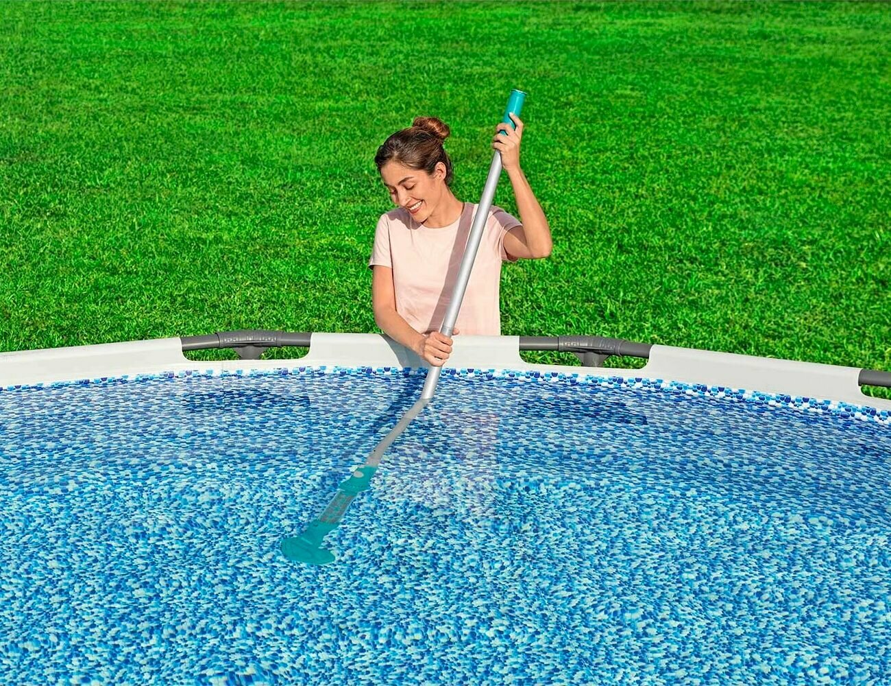 Набор для чистки с ручным вакуумным пылесосом Bestway AquaSurge с аккумулятором, 4 насадки