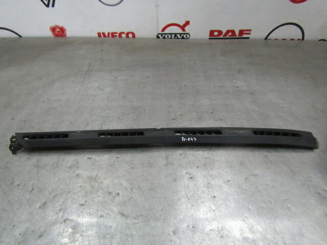 Накладка дефлектора обдува лобового стекла правая Scania 6-series