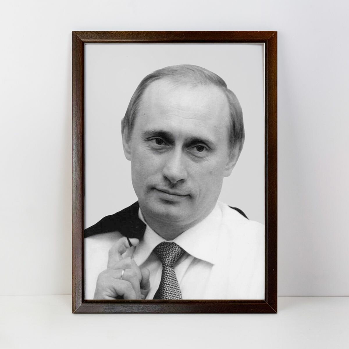 Портрет Владимира Путина в рамке под дерево / А-4 (21x30 см.)