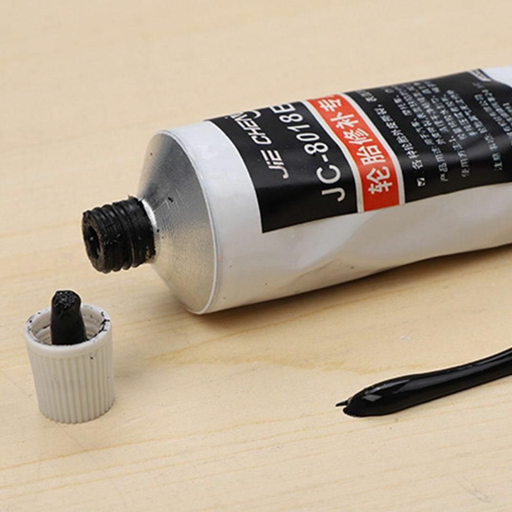 Специальный шиномонтажный клей для ремонта трещин в автомобильных покрышках