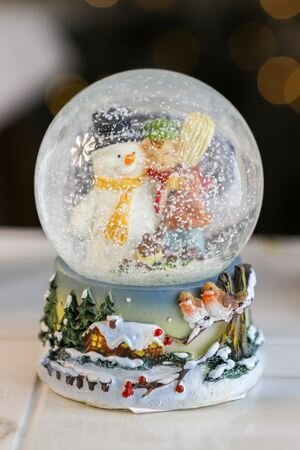 Снежный шар снеговик И девочка, 9 см, Sigro 50-1862-1