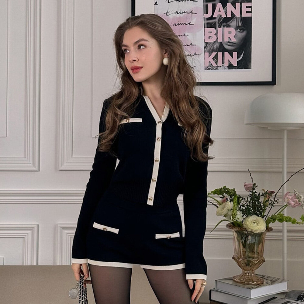 Трикотажный костюм во французском стиле, осень 2025, сексуальный кардиган с V-образным вырезом и длинными рукавами, шорты, свитер для женщин