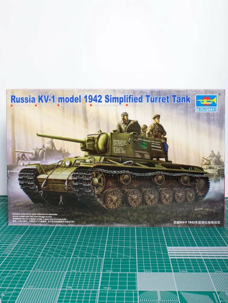 Trumpeter 00358 1/35 Сборная модель Советский тяжелый танк КВ-1 мод. 1942 (с упрощённой башней)