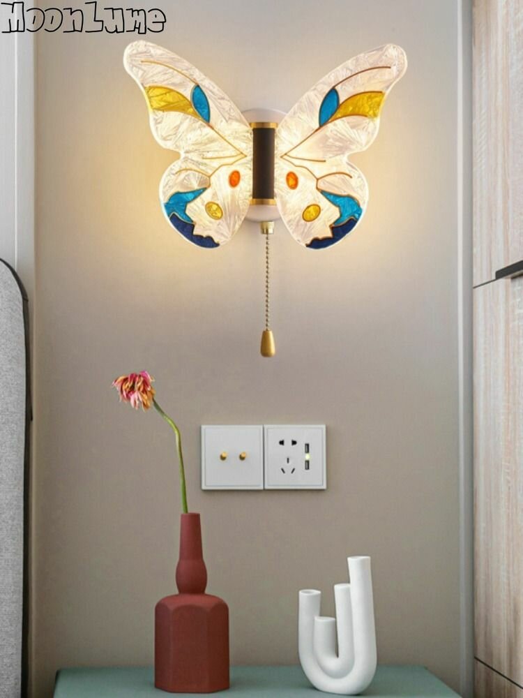 Настенный светильник в виде бабочки, окрашенный эмалью
