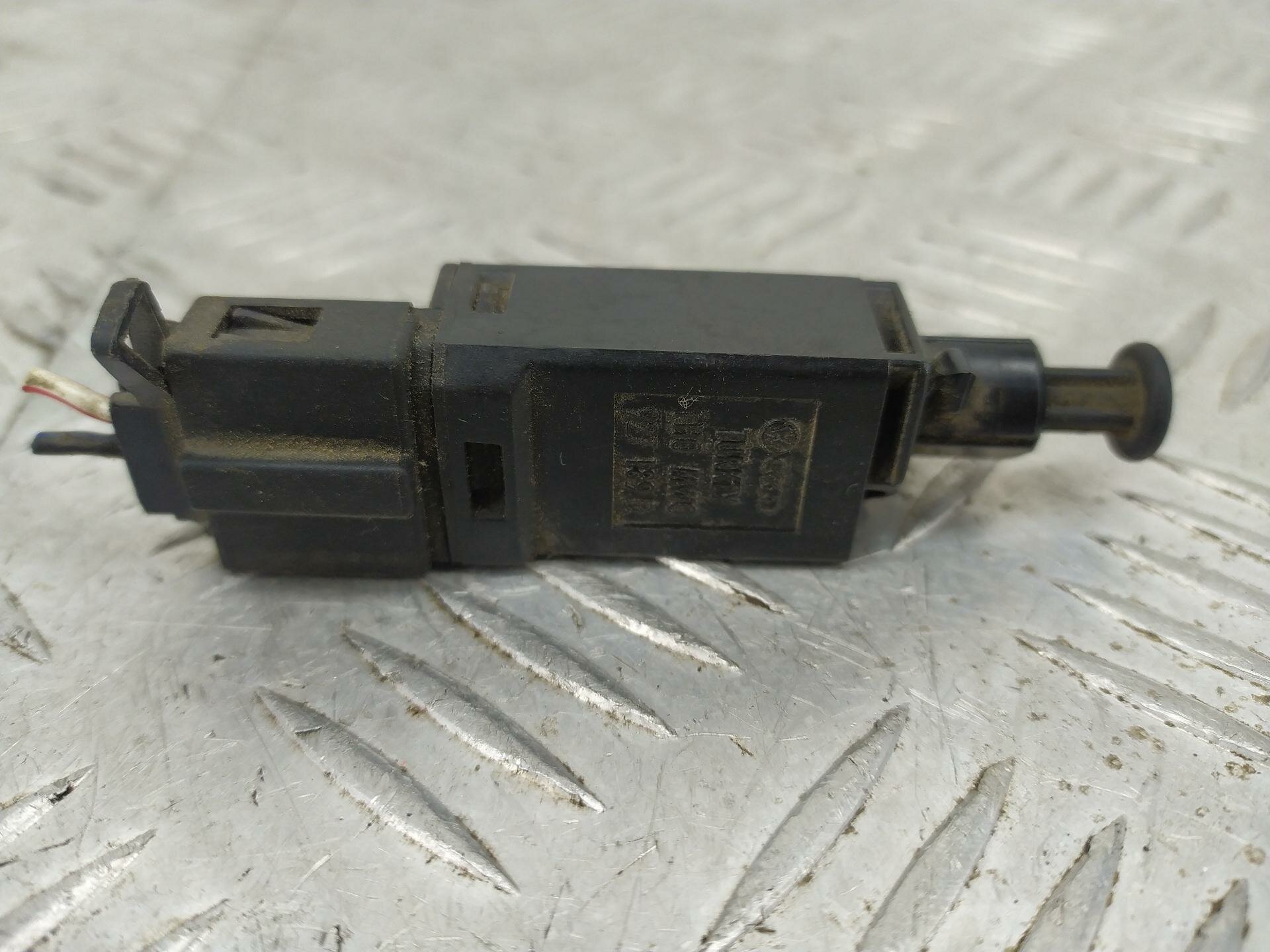 Датчик педали сцепления Volkswagen Golf 4 (1997 - 2006) 927189D