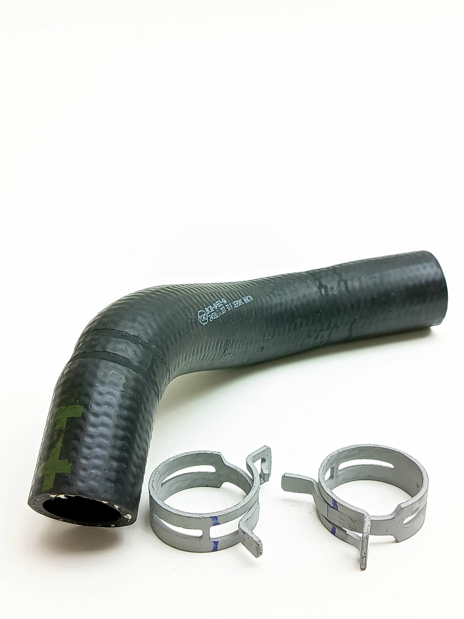 Патрубок сист. охлажд. (от термостата на помпу) 155 л. с. Ford Transit