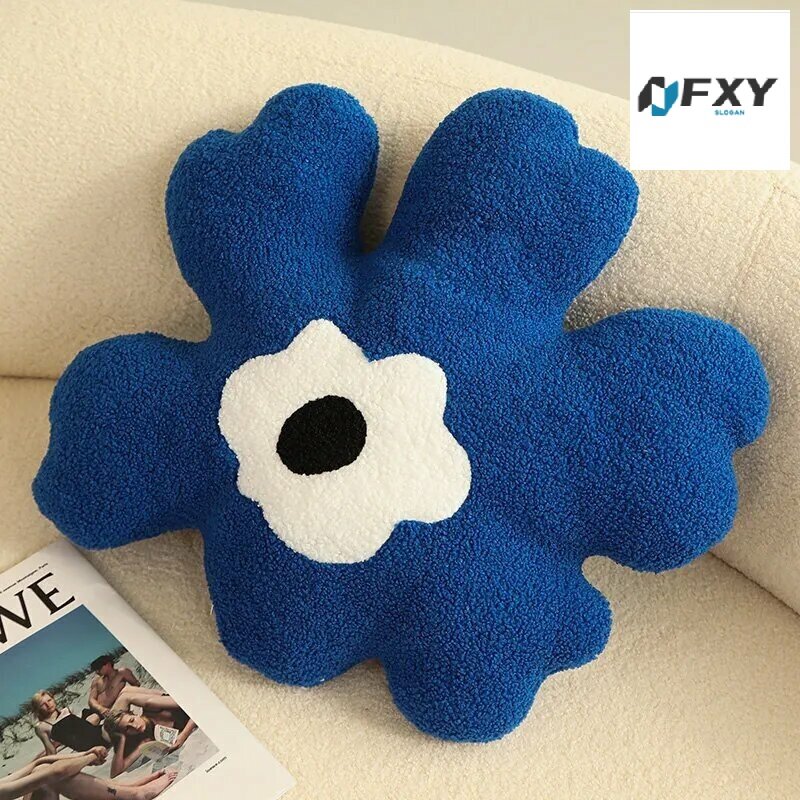 Эксклюзивная подушка Inyahome с черным цветкомЭксклюзивная подушка Inyahome с черным цветком