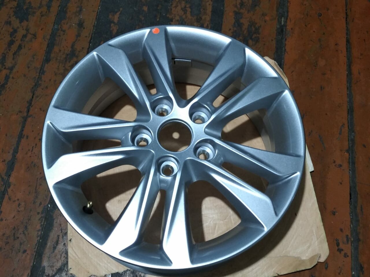 Диск литой R-16 оригинальный Hyundai i30 2012-2017г. 6,5Jx16, 5x114,3 ET-50, DIA-67,1.