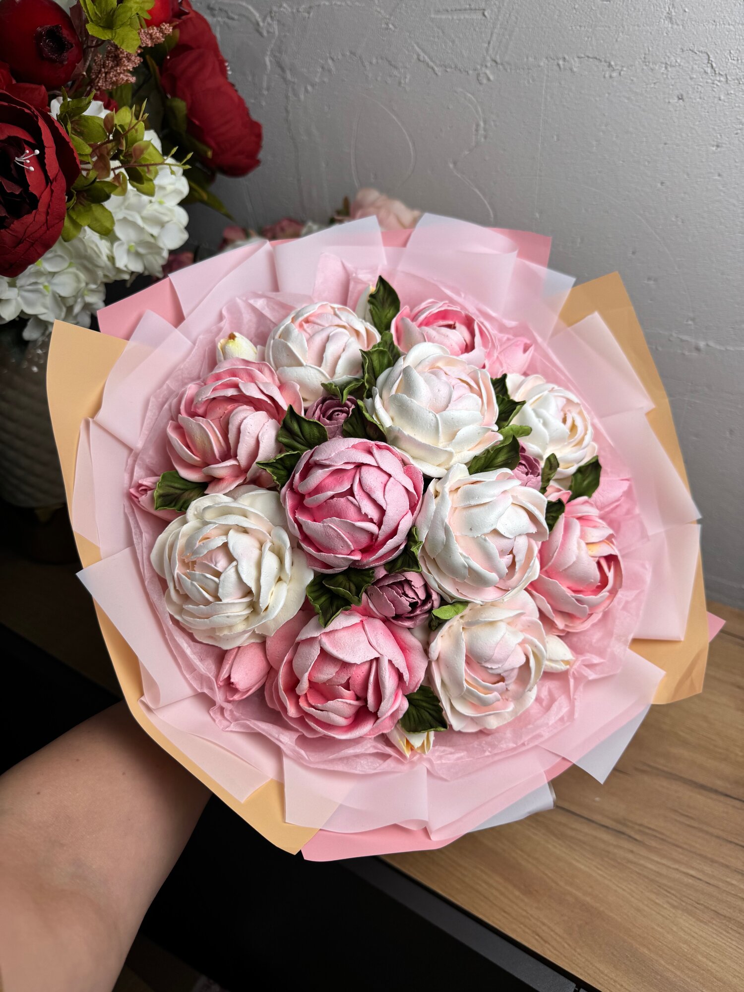 Авторский букет из 11 пионов из зефира. (Абрикос и клубника)