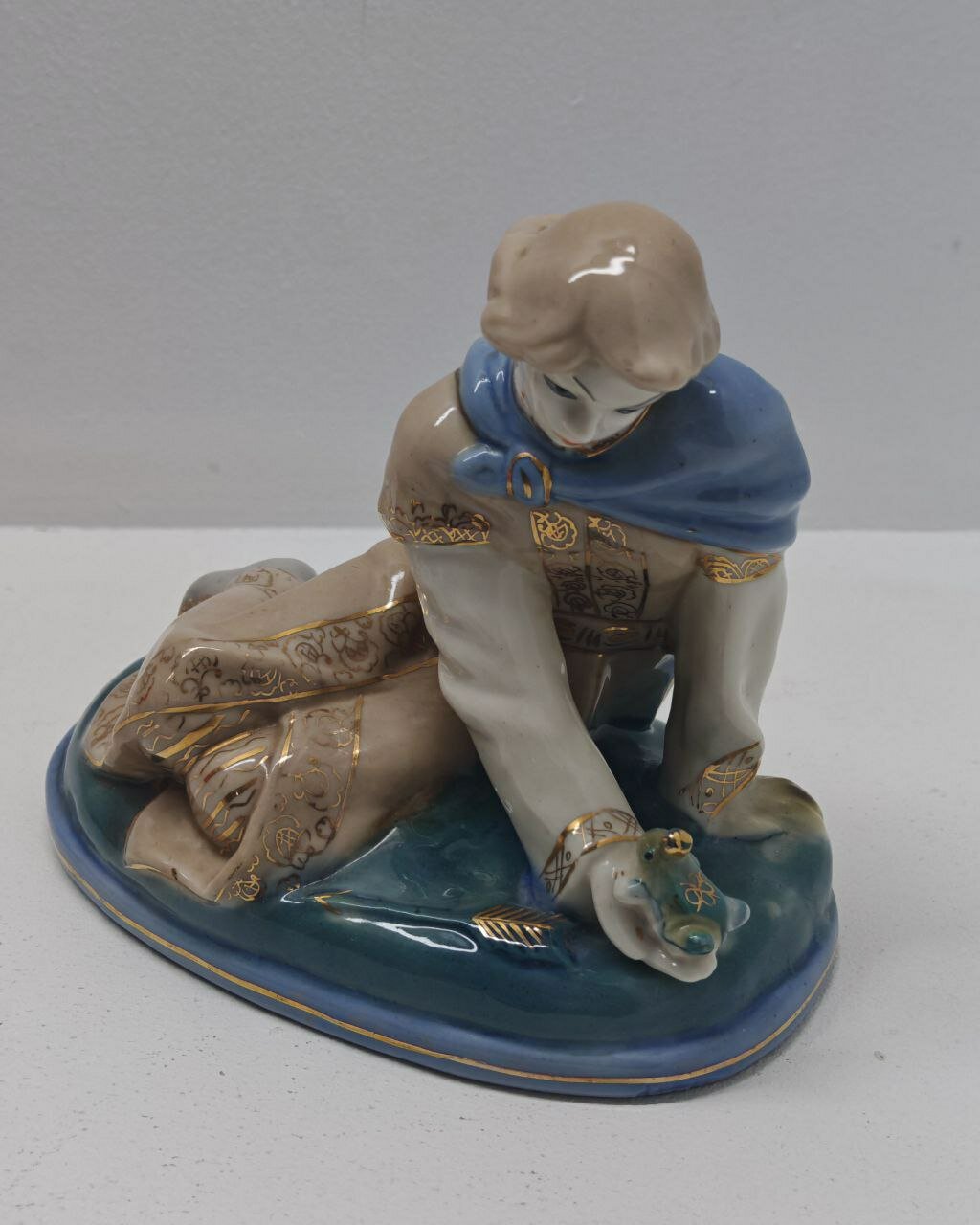 Статуэтка Л. П Азаровой "Иванушка и Царевна-Лягушка", фарфор, 1950 г, СССР