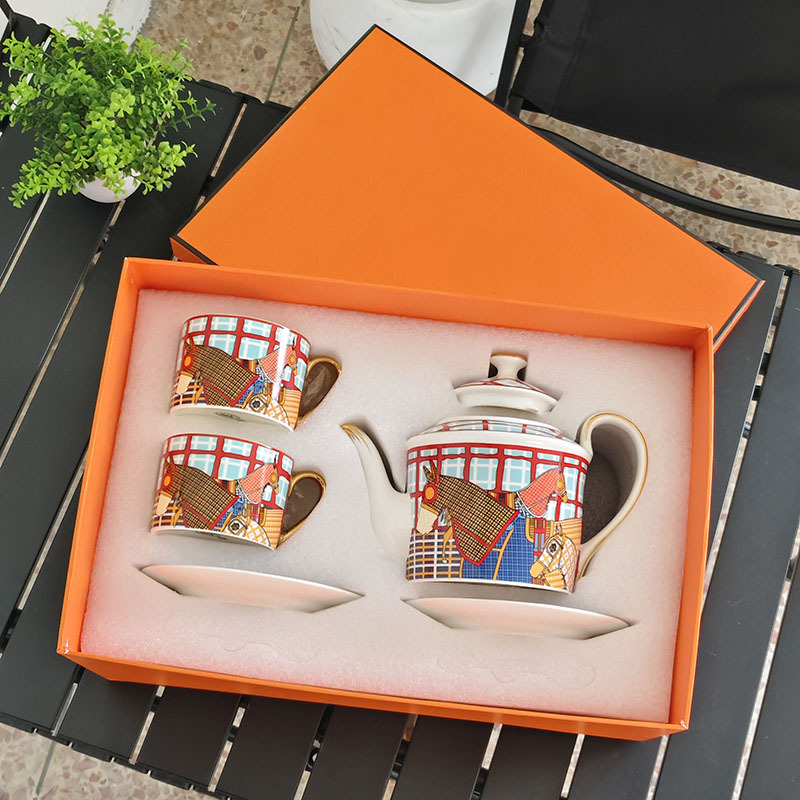 Набор из кружки и блюдца H brand: изысканная кружка из костяного фарфора в клетку для кофе и чая, подарок на свадьбу