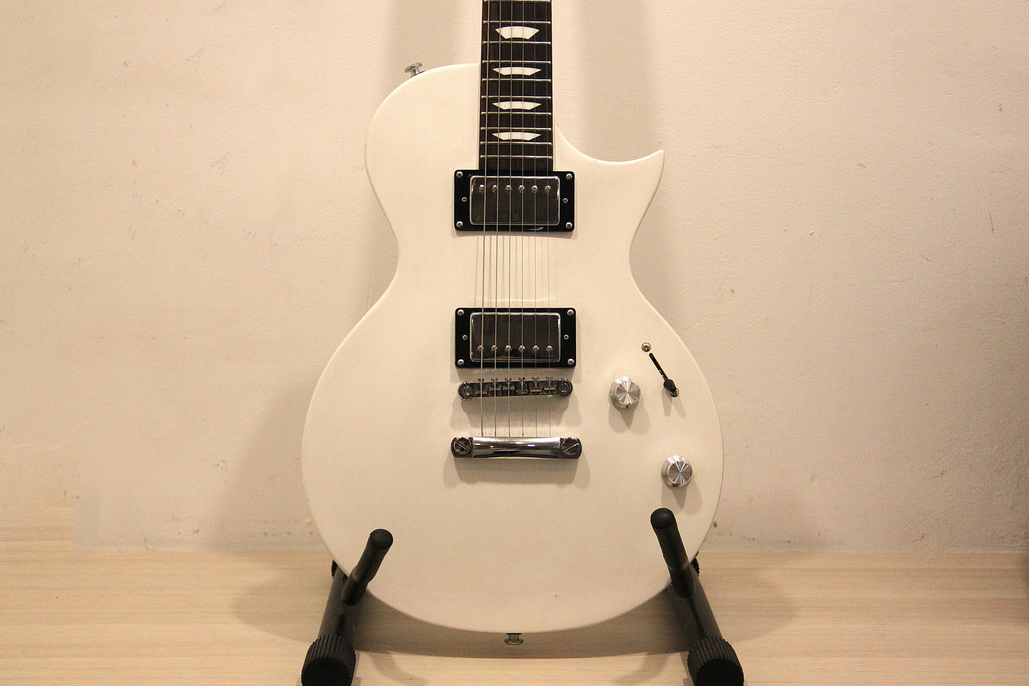 Электрогитара Eart EGLP-610