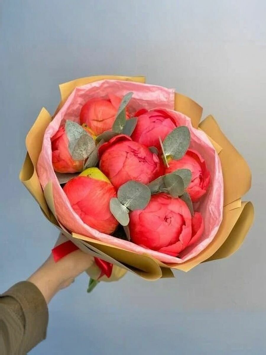 Букет коралловых пионов