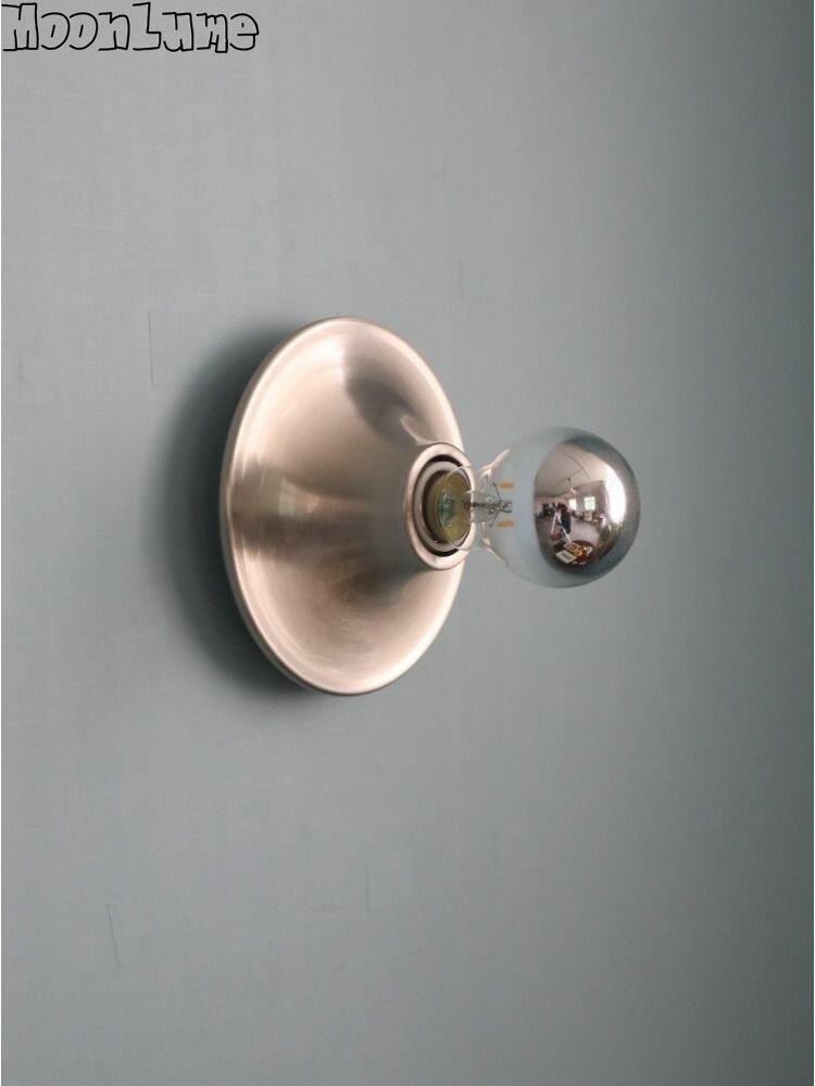 Металлический настенный светильник в стиле ретро Баухаус