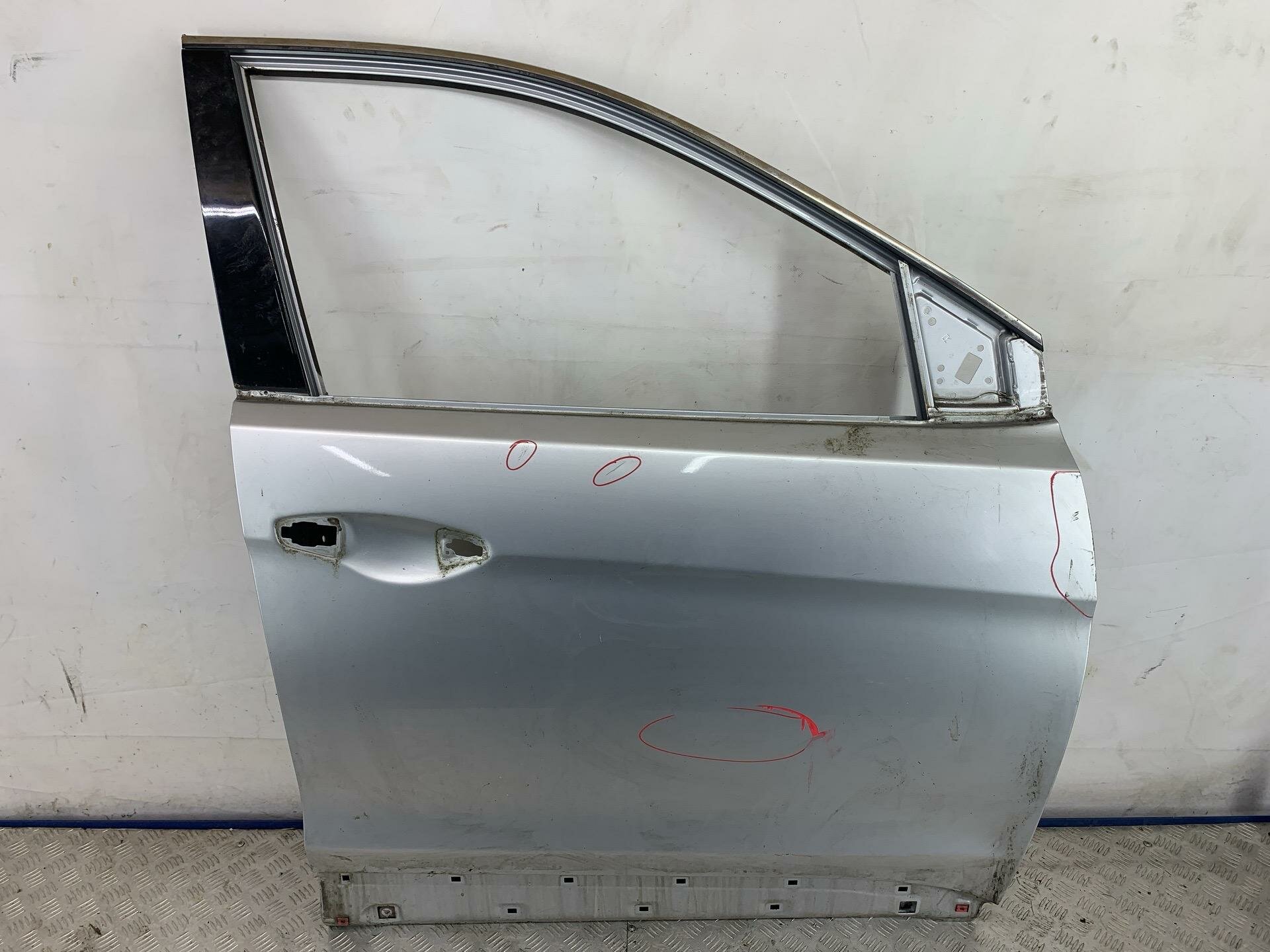 Дверь передняя правая Hyundai Grand Santa Fe 2015