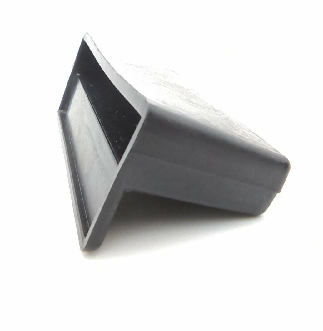 Мебельный латодержатель пластик черный 63х9х20 мм пристреливающийся