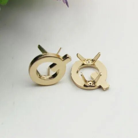 Серьги Q, металлические, цвет Q