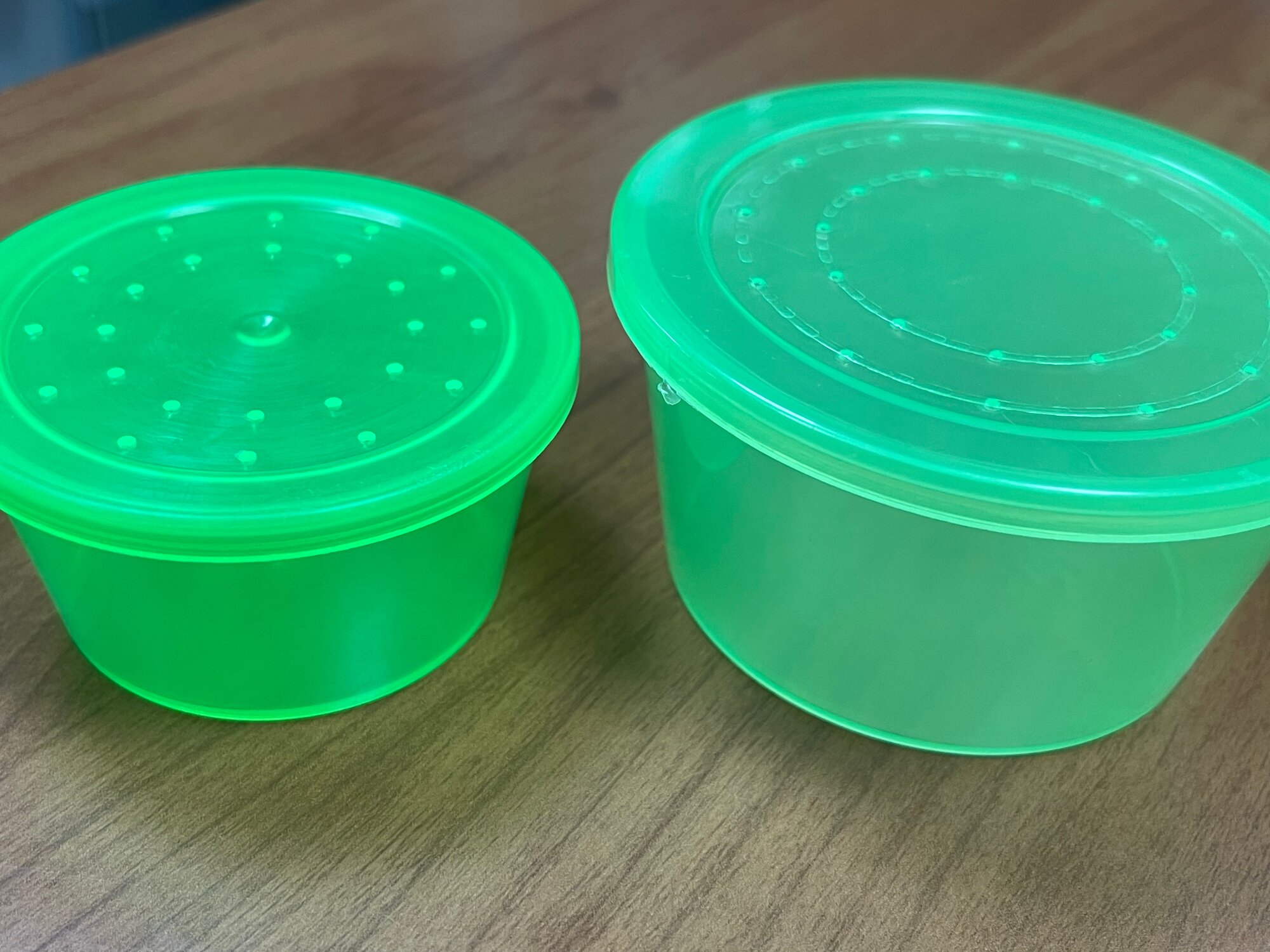 Коробочки для наживок (червячница). Набор 2 штуки (средняя Ч-2 9х5см и малая Ч-1 7х3,5см)